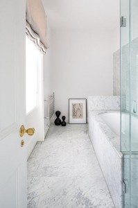 18 Gorgeous Marble Bathrooms with Brass & Gold Fixtures