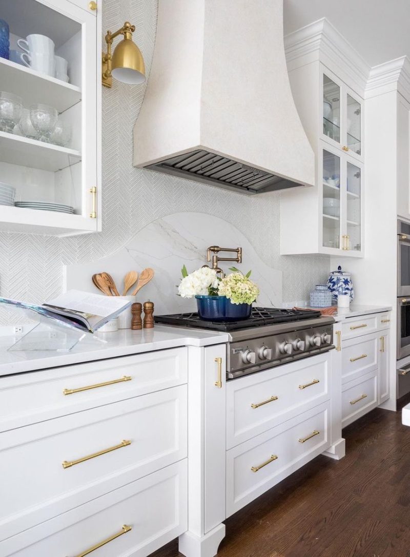 10 Beautiful White and Gold Kitchen Designs for Inspiration