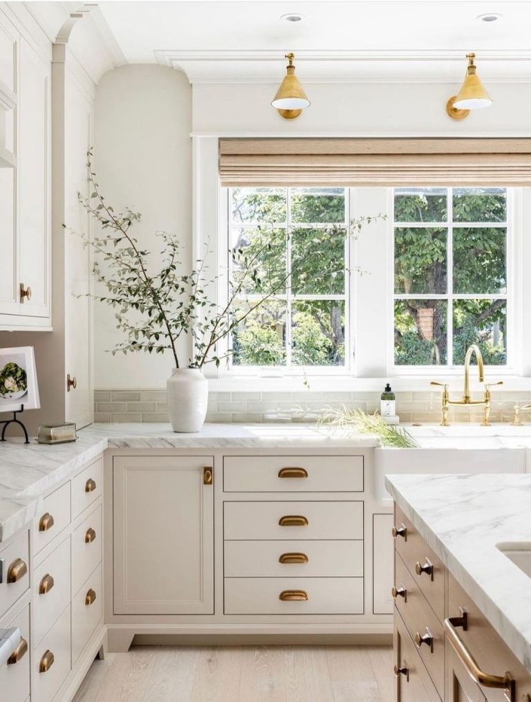 10 Beautiful White and Gold Kitchen Designs for Inspiration