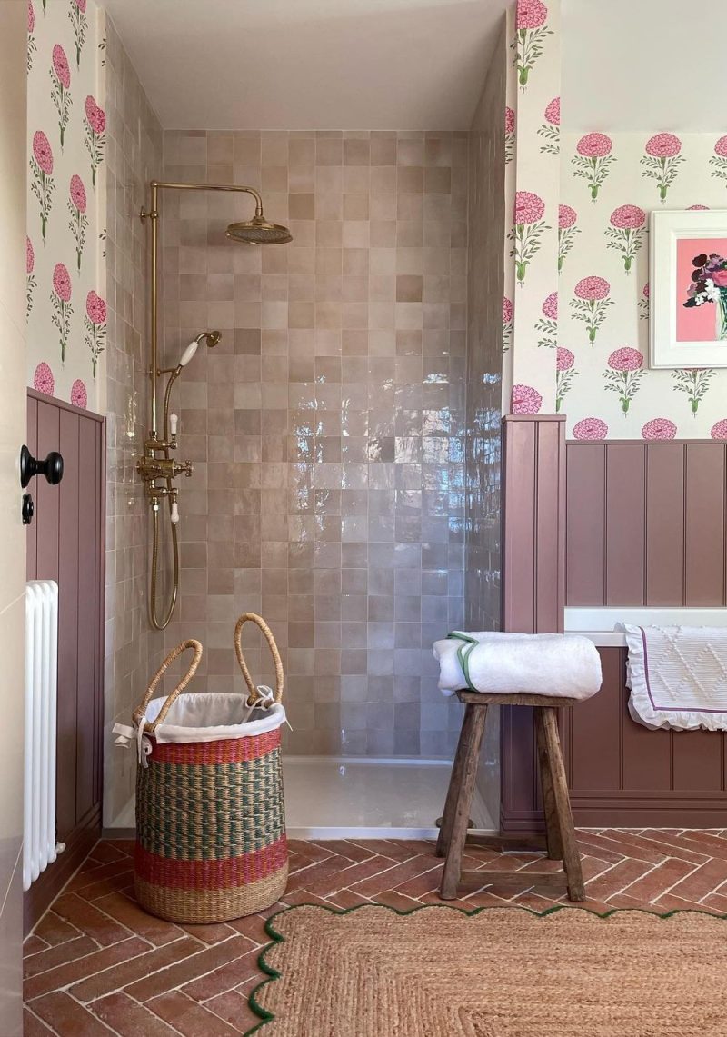 12 Gorgeous Pink Bathroom Tile Ideas