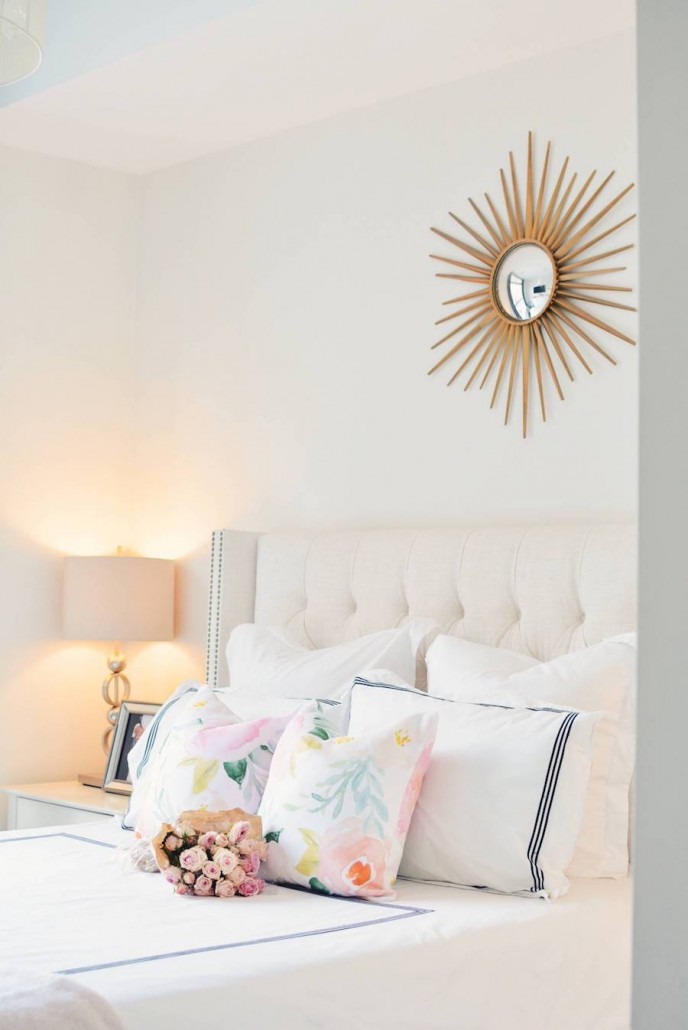 Hanging a Sunburst Mirror Over the Bed: Design Tips