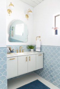 Fish Scale / Scallop Tile Bathrooms