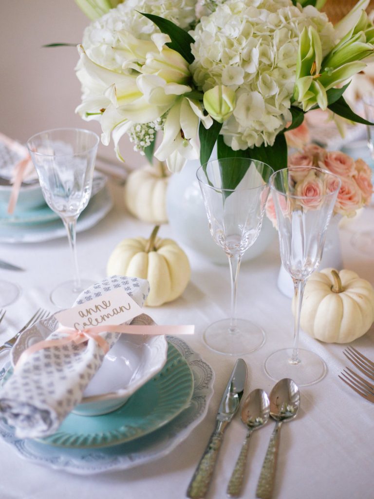 23 Gorgeous Thanksgiving Tablescapes to Wow Your Dinner Guests