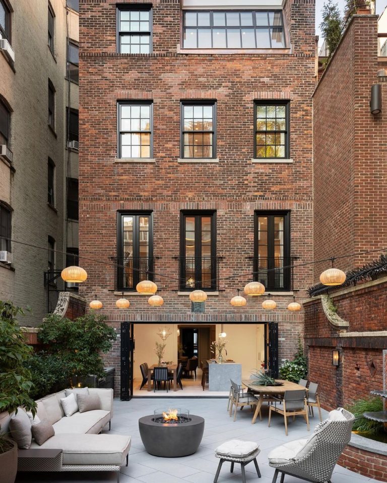 What is a Townhouse? Architecture, Features, and Characteristics