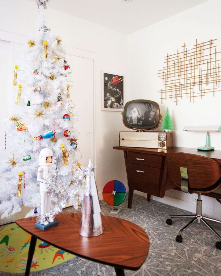 19 Mid-Century Modern Christmas Decor Ideas