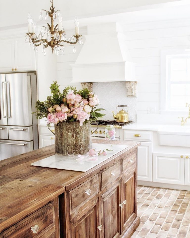 19 Gorgeous French Country Kitchen Design Ideas with Rustic Charm