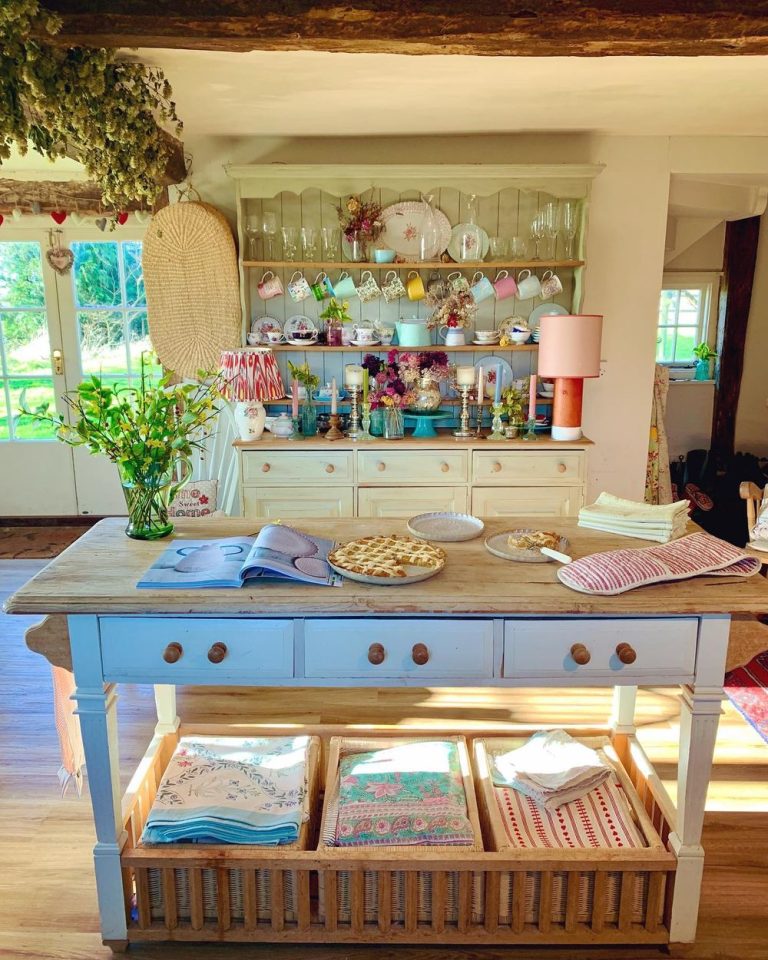 25 Rustic English Country Kitchen Decor Ideas for Cottage Cooking