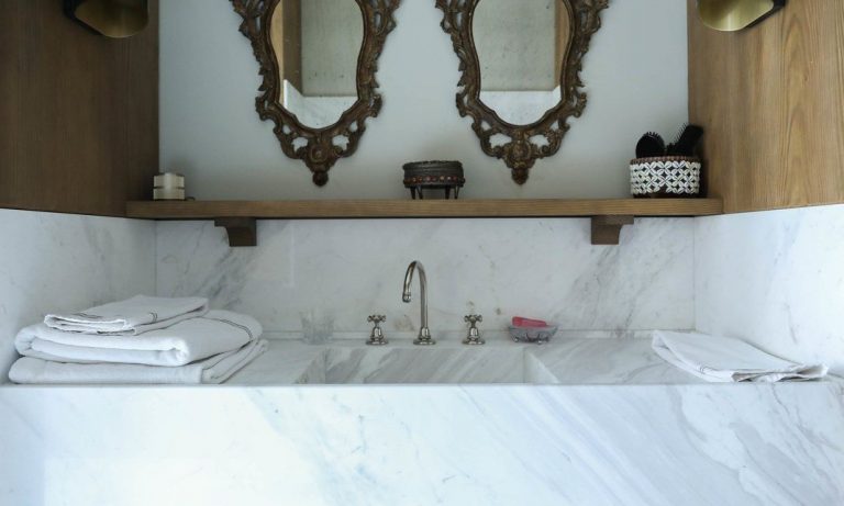 10 Must-See Parisian Bathroom Decor Ideas