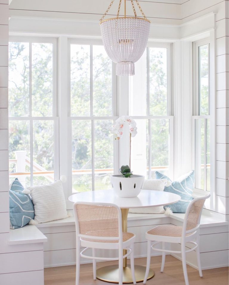 11 Cute Coastal Breakfast Nooks for Cozy, Quick Meals