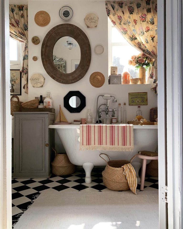 29 Relaxing English Country Bathroom Designs to Inspire You