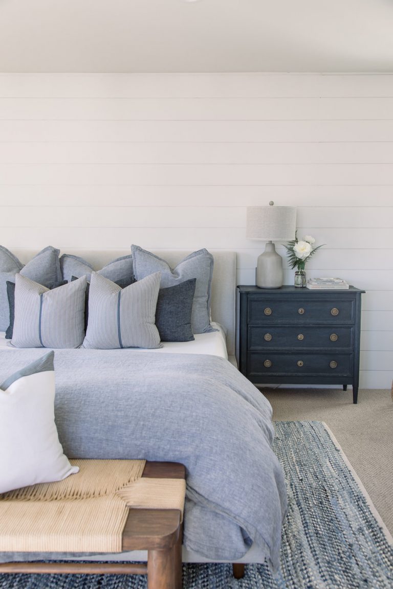 17 Coastal Nightstands for a Summer Home