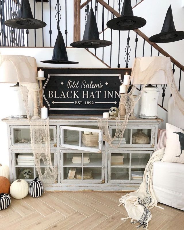 23 Farmhouse Halloween Decor Ideas