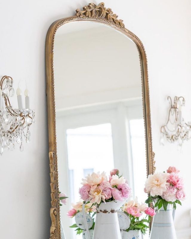 11 French Country Vignettes for Decor Inspiration