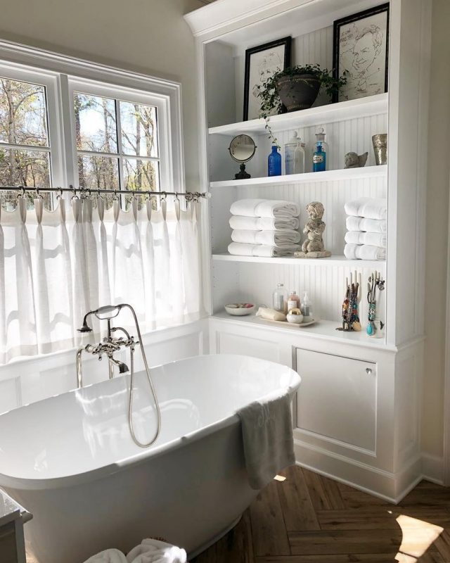 29 Traditional Bathroom Decor Ideas that Honor Classic Design