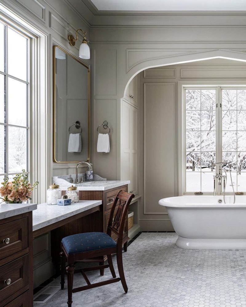 29 Traditional Bathroom Decor Ideas that Honor Classic Design
