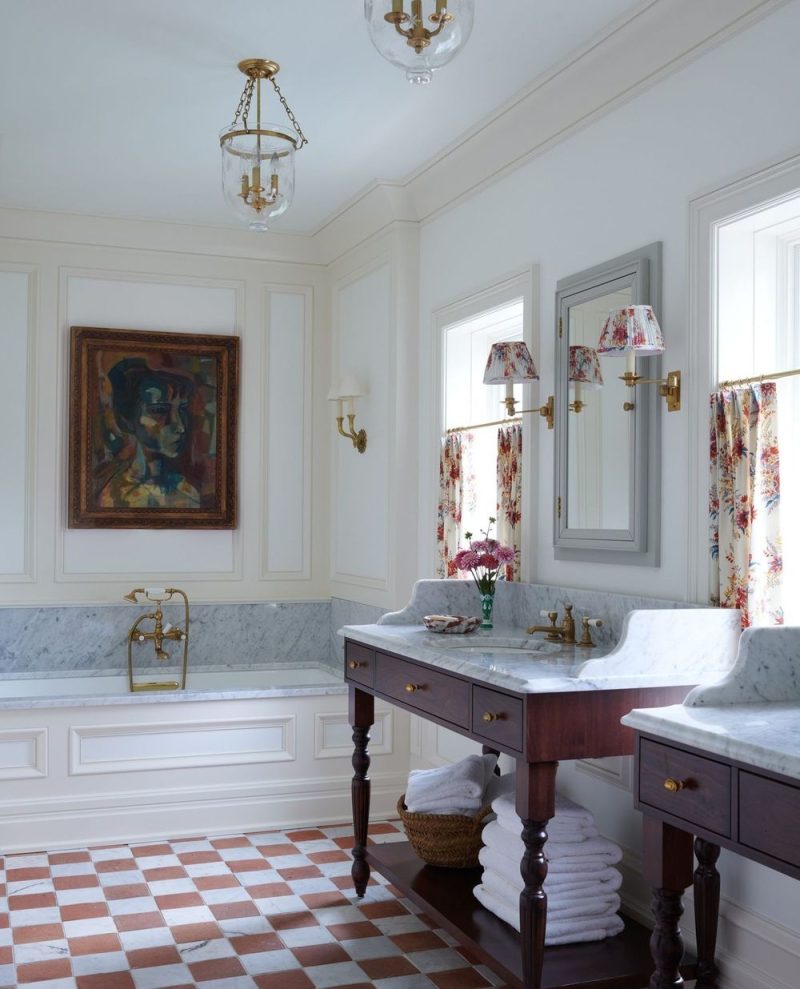 29 Traditional Bathroom Decor Ideas that Honor Classic Design