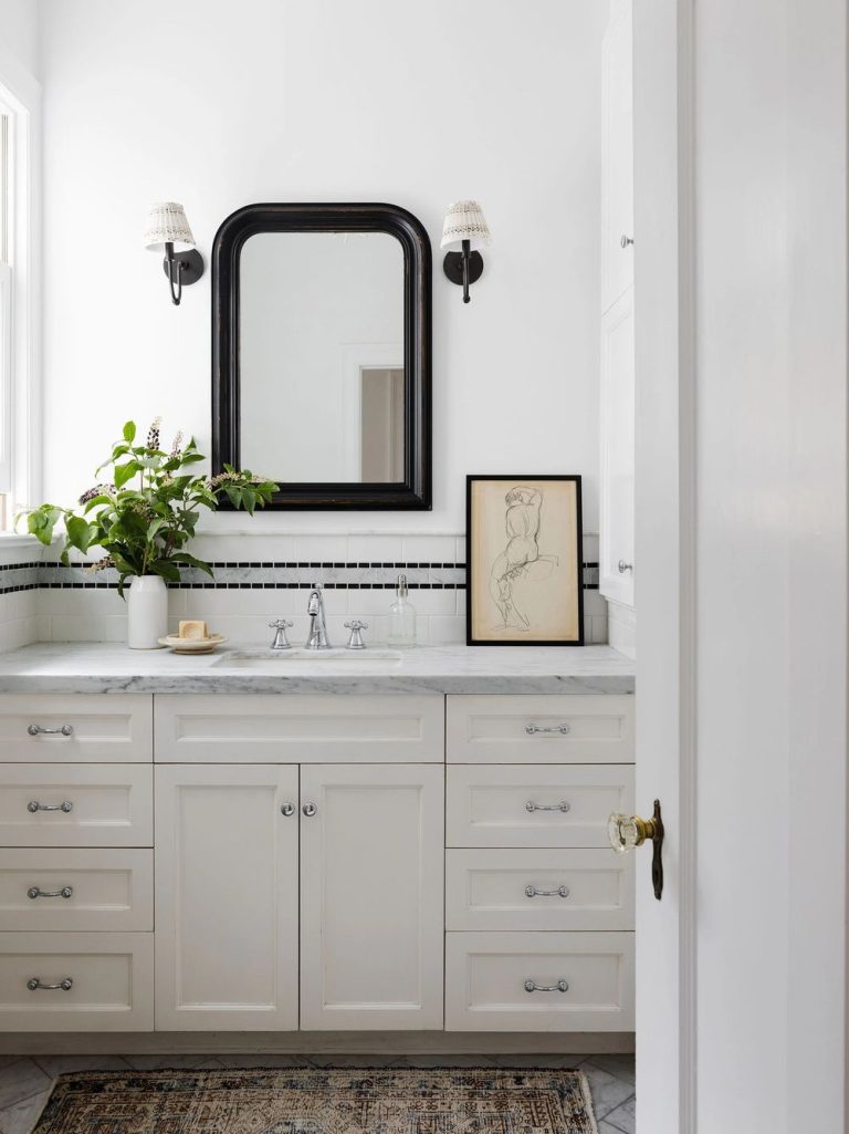 29 Traditional Bathroom Decor Ideas that Honor Classic Design