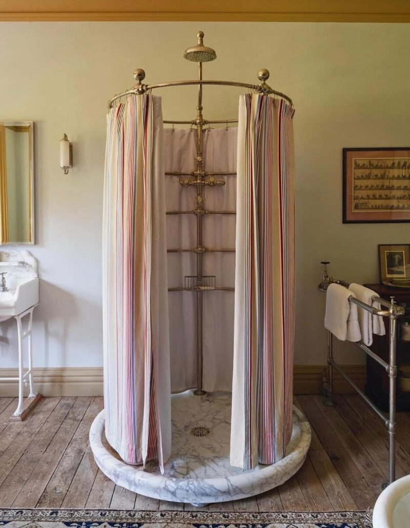 27 Vintage Bathroom Design Ideas to Transport You to a Bygone Era