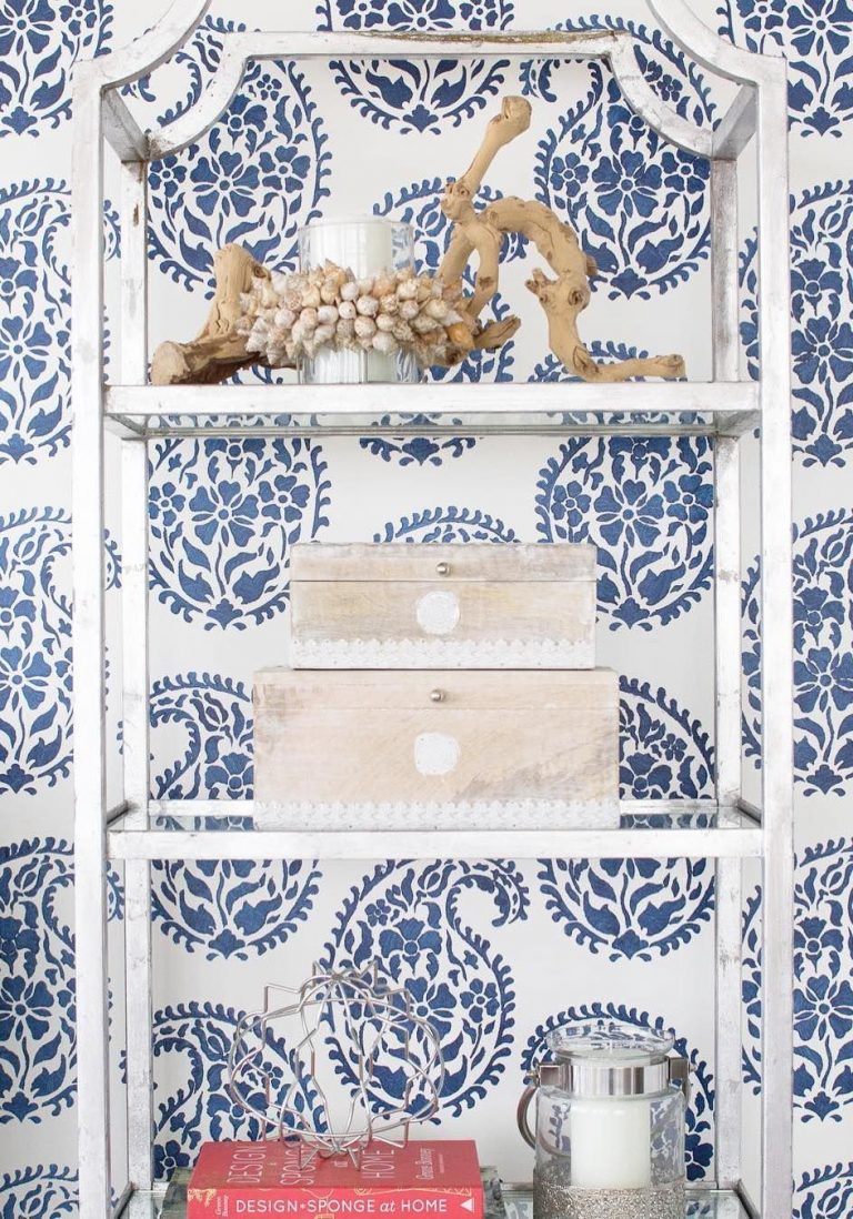 7 Coastal Bookshelf Decor & Styling Ideas