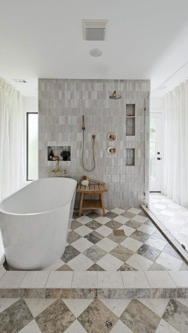 11 Checkered Floor Bathroom Ideas