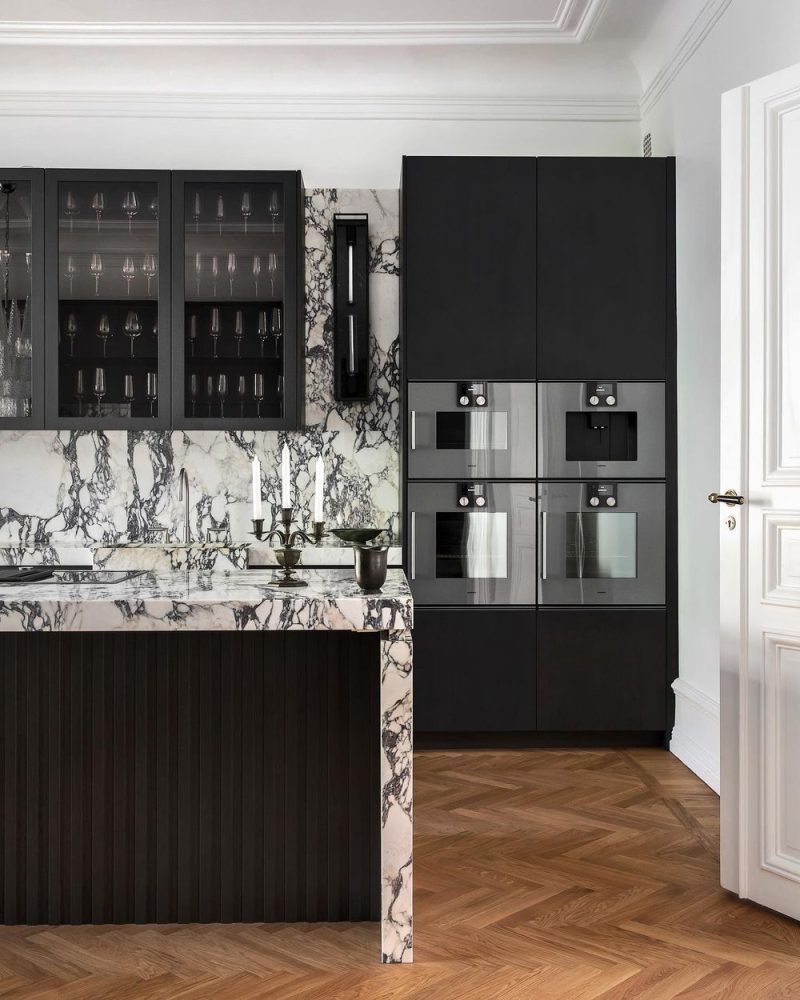 15 Black Kitchen Cabinet Ideas and Design Tips
