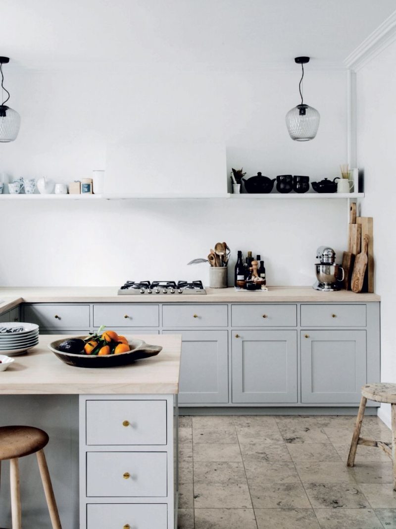 8 Kitchens Without Upper Cabinets (+ the Pros and Cons)