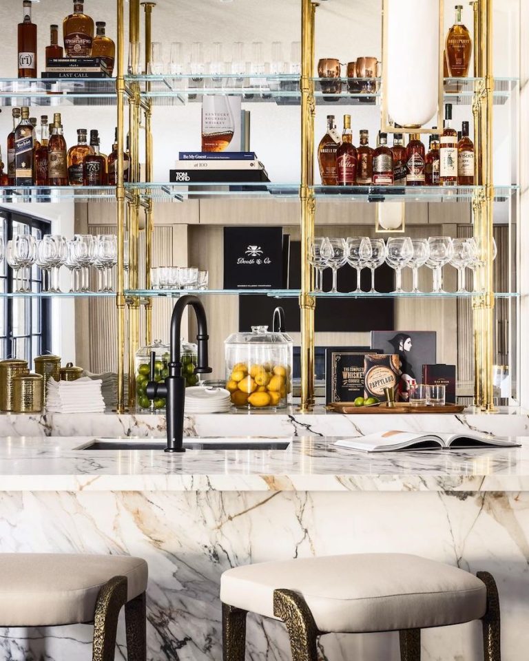 21 Designer Home Bar Decor Ideas for Inspiration