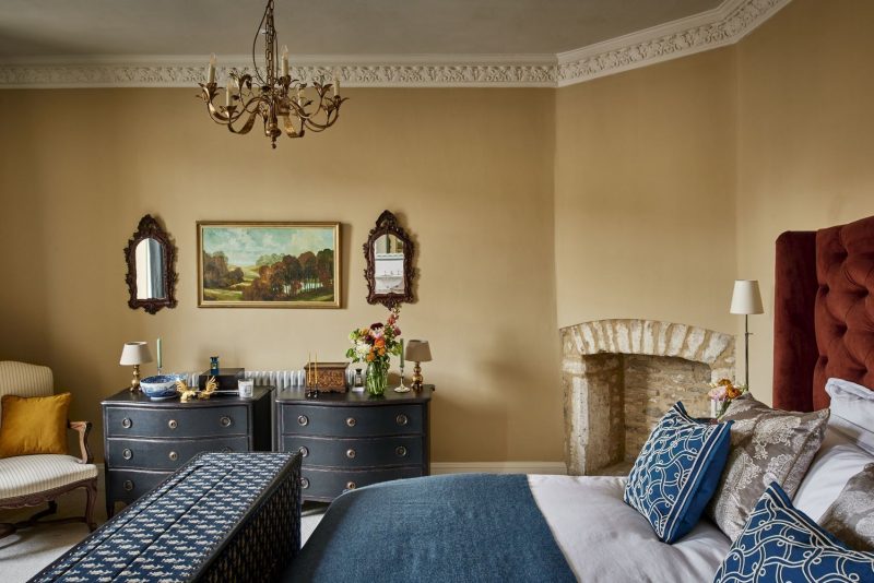 15 Traditional Bedroom Design Ideas with Classic Style