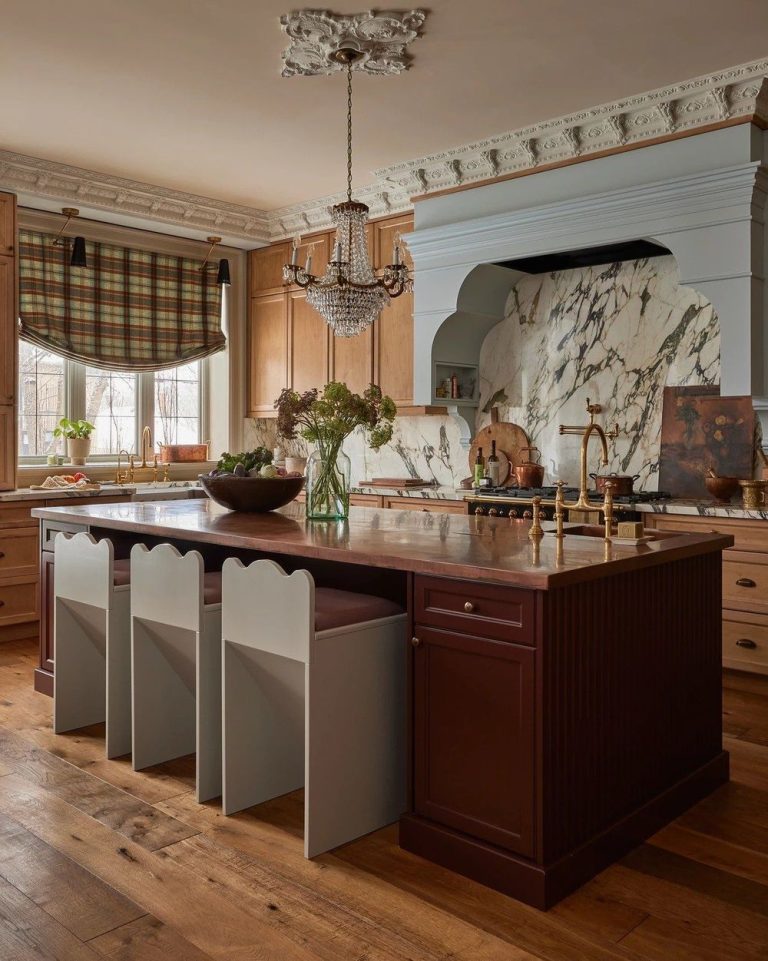12 Must-See Traditional Kitchen Design Ideas