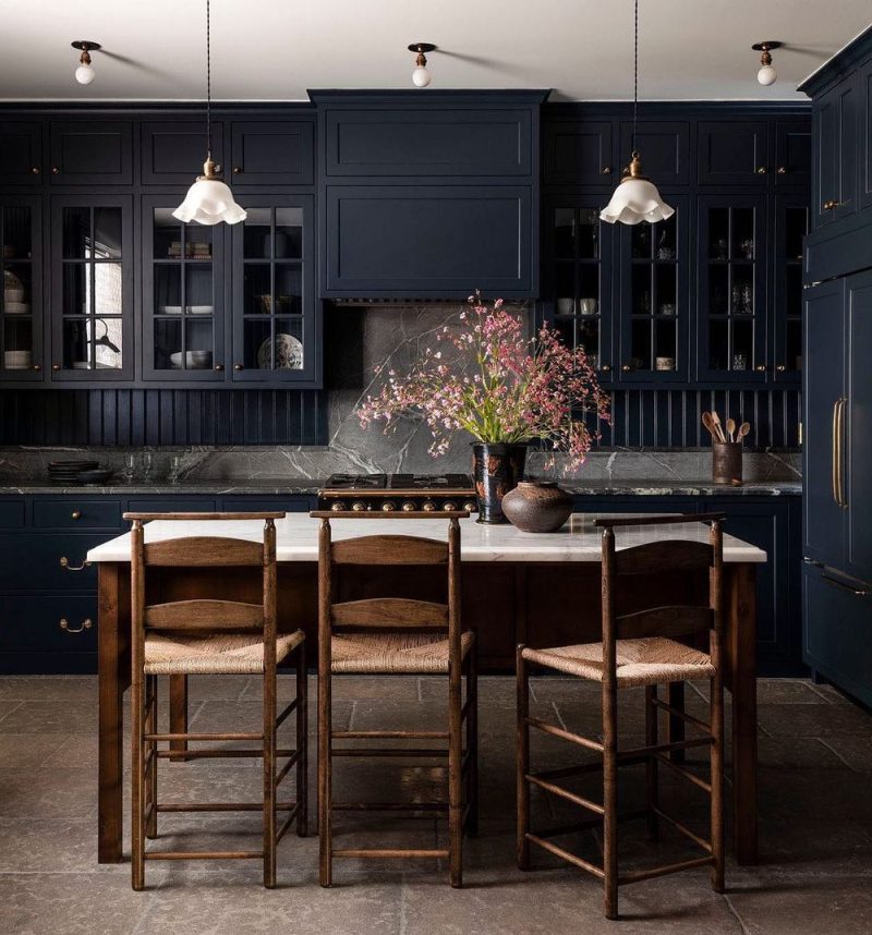 7 Popular Kitchen Cabinet Colors in American Kitchen Design