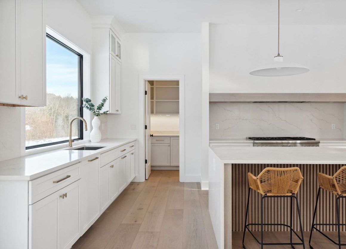 7 Popular Kitchen Cabinet Colors in American Kitchen Design