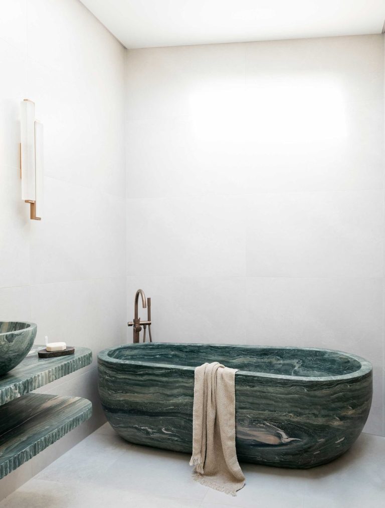28 Stunning Marble Bathtub Design Ideas for Your Bathroom