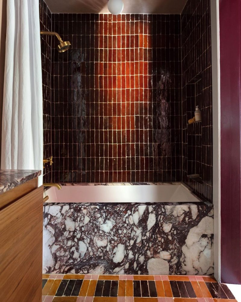 28 Stunning Marble Bathtub Design Ideas for Your Bathroom