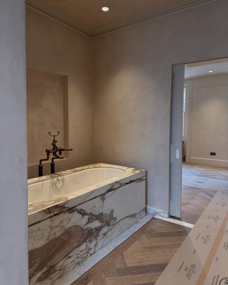 28 Stunning Marble Bathtub Design Ideas for Your Bathroom