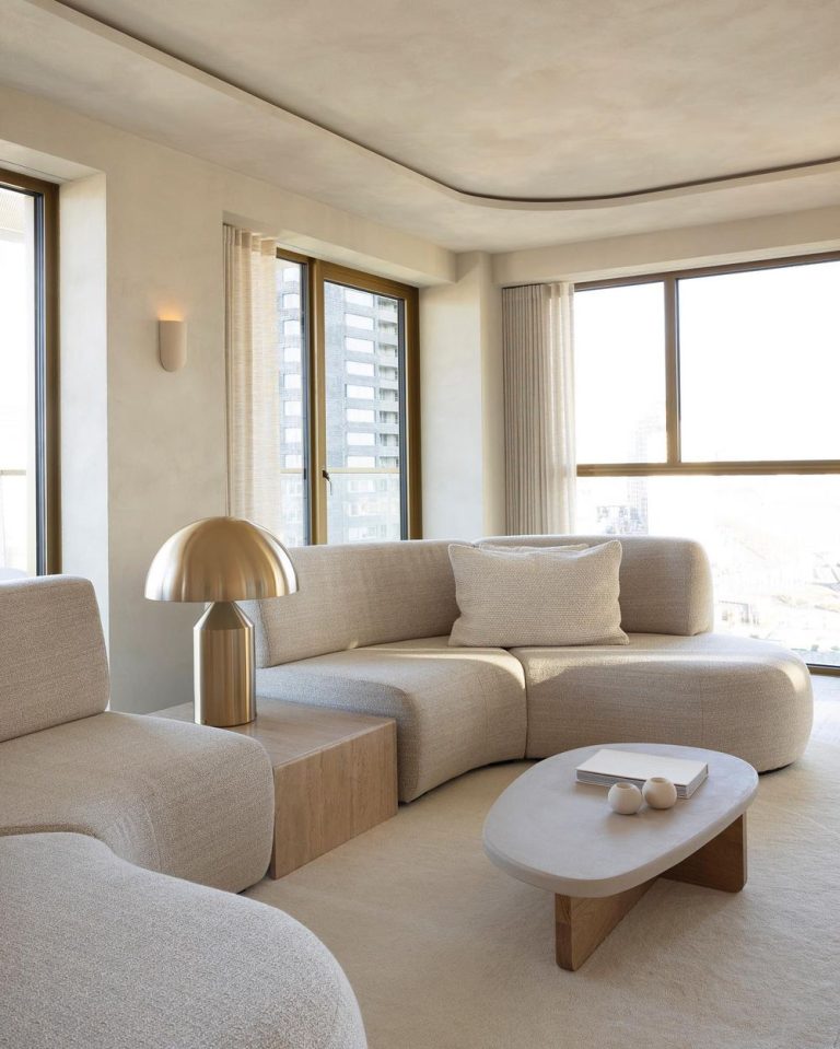 10 Stunning Curved Sofa Living Room Ideas