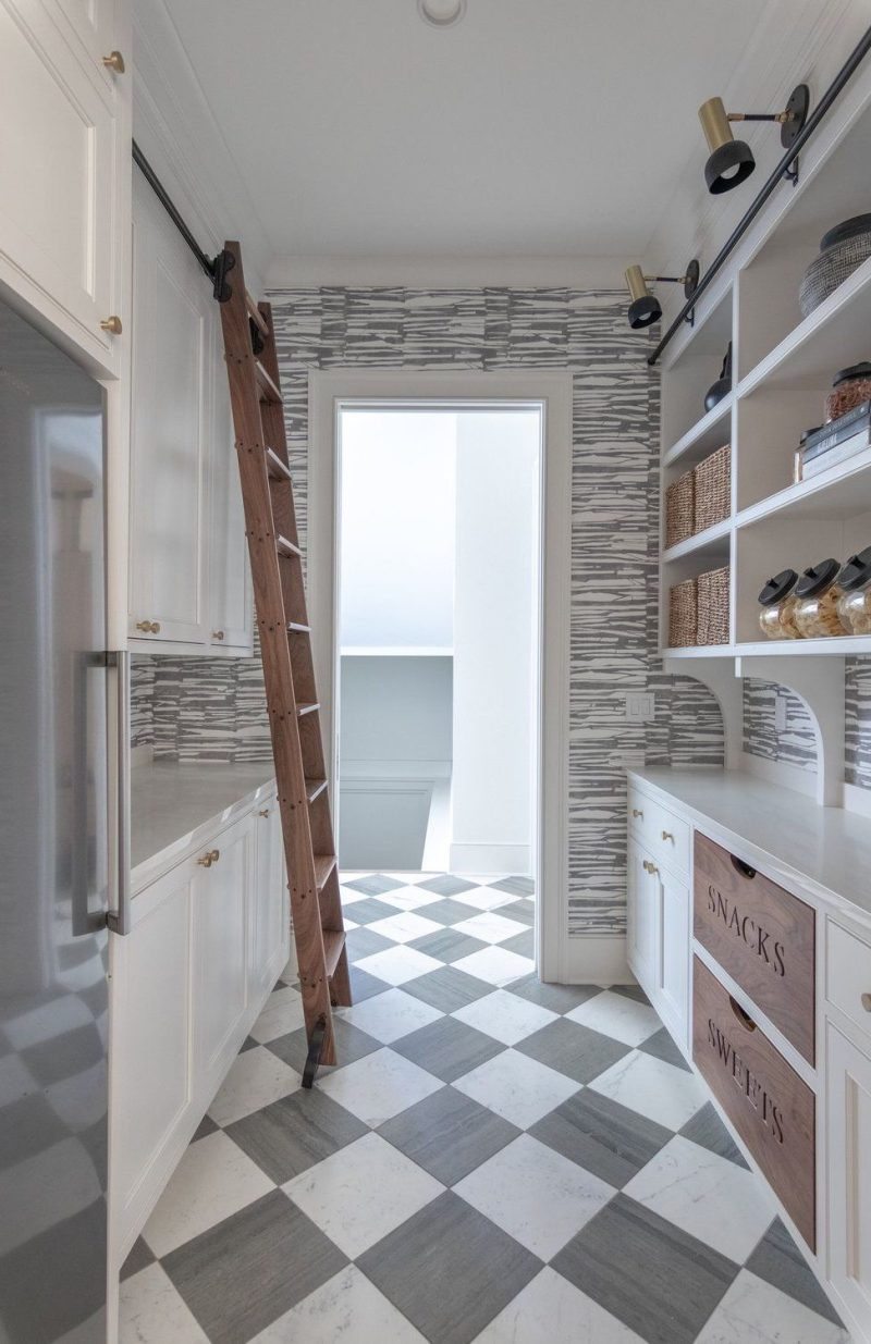 15 Charming Butler's Pantry Ideas