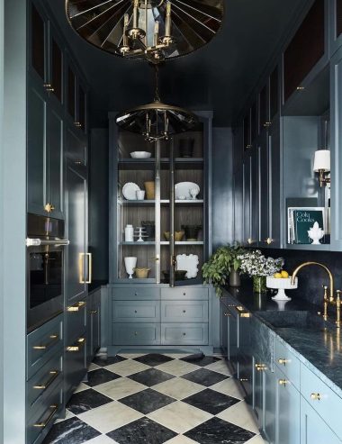 15 Charming Butler's Pantry Ideas