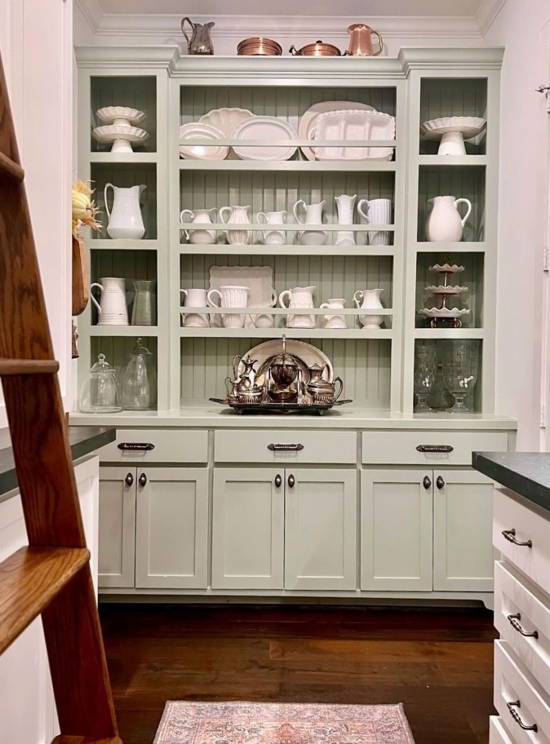 15 Charming Butler's Pantry Ideas
