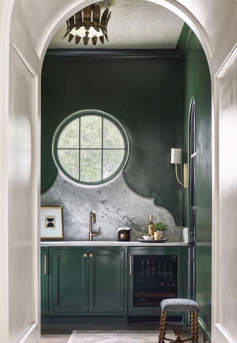 15 Charming Butler's Pantry Ideas