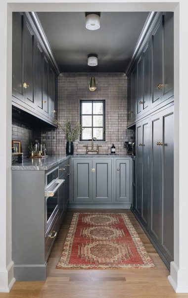 15 Charming Butler's Pantry Ideas