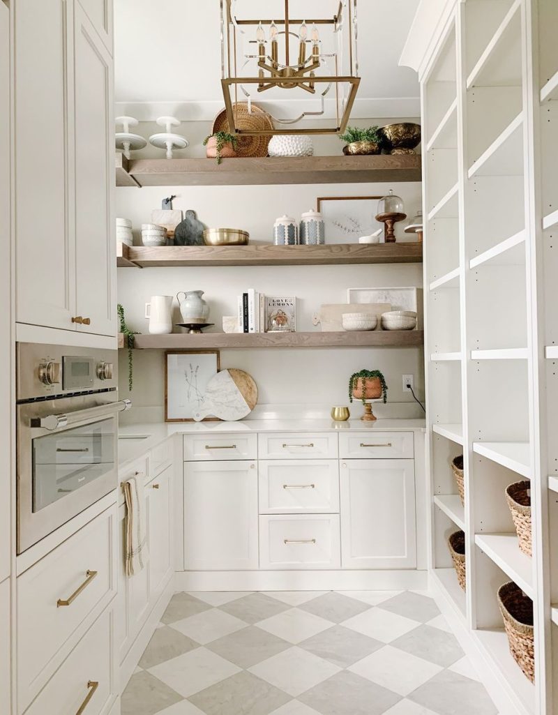 15 Charming Butler's Pantry Ideas