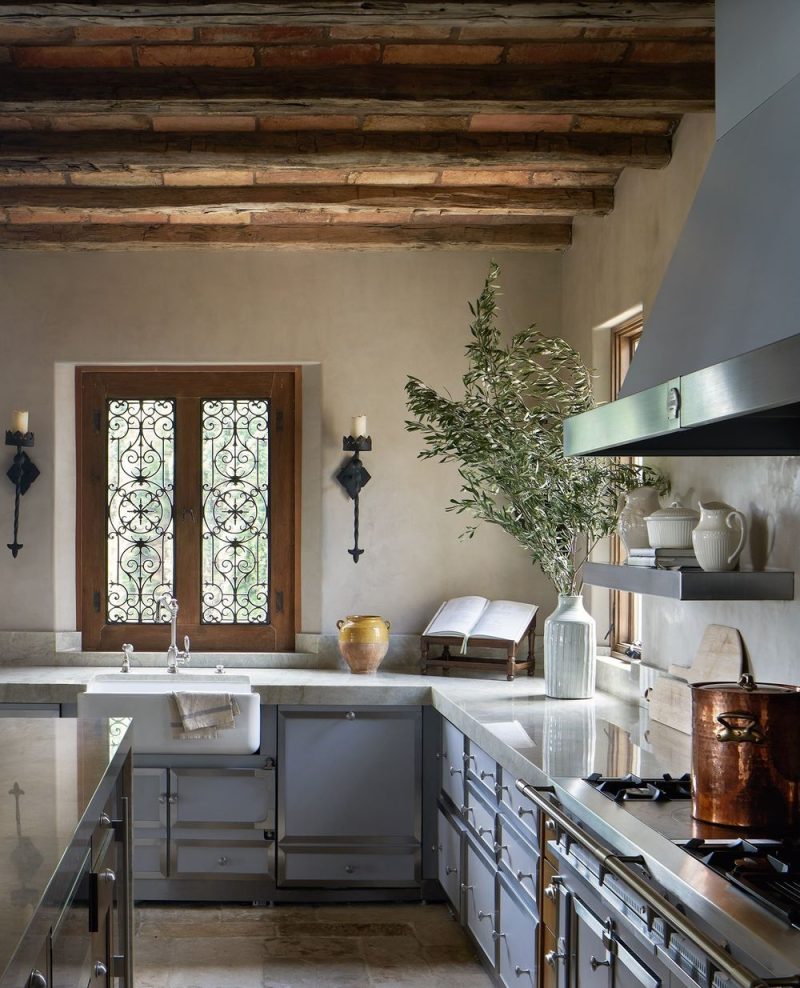 10 Spanish Style Kitchens with Beautiful Tiles
