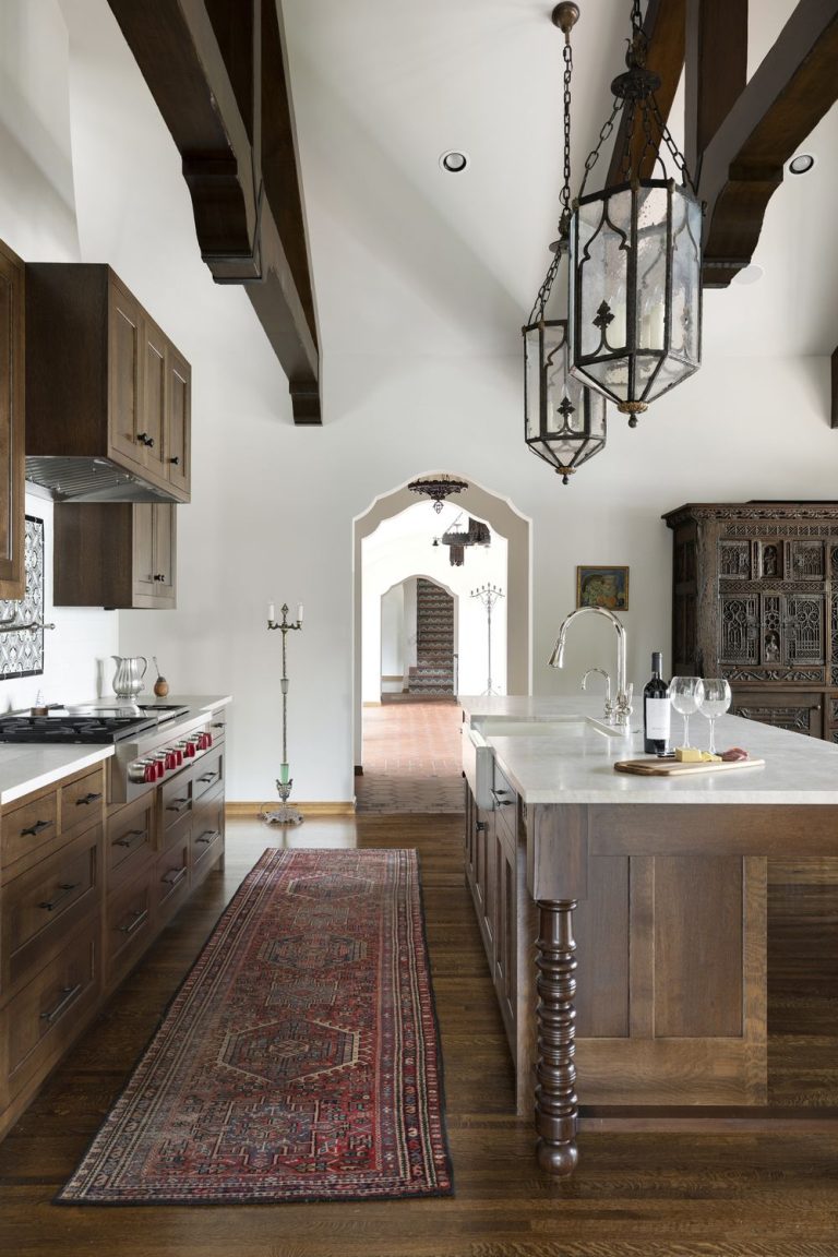10 Spanish Style Kitchens with Beautiful Tiles