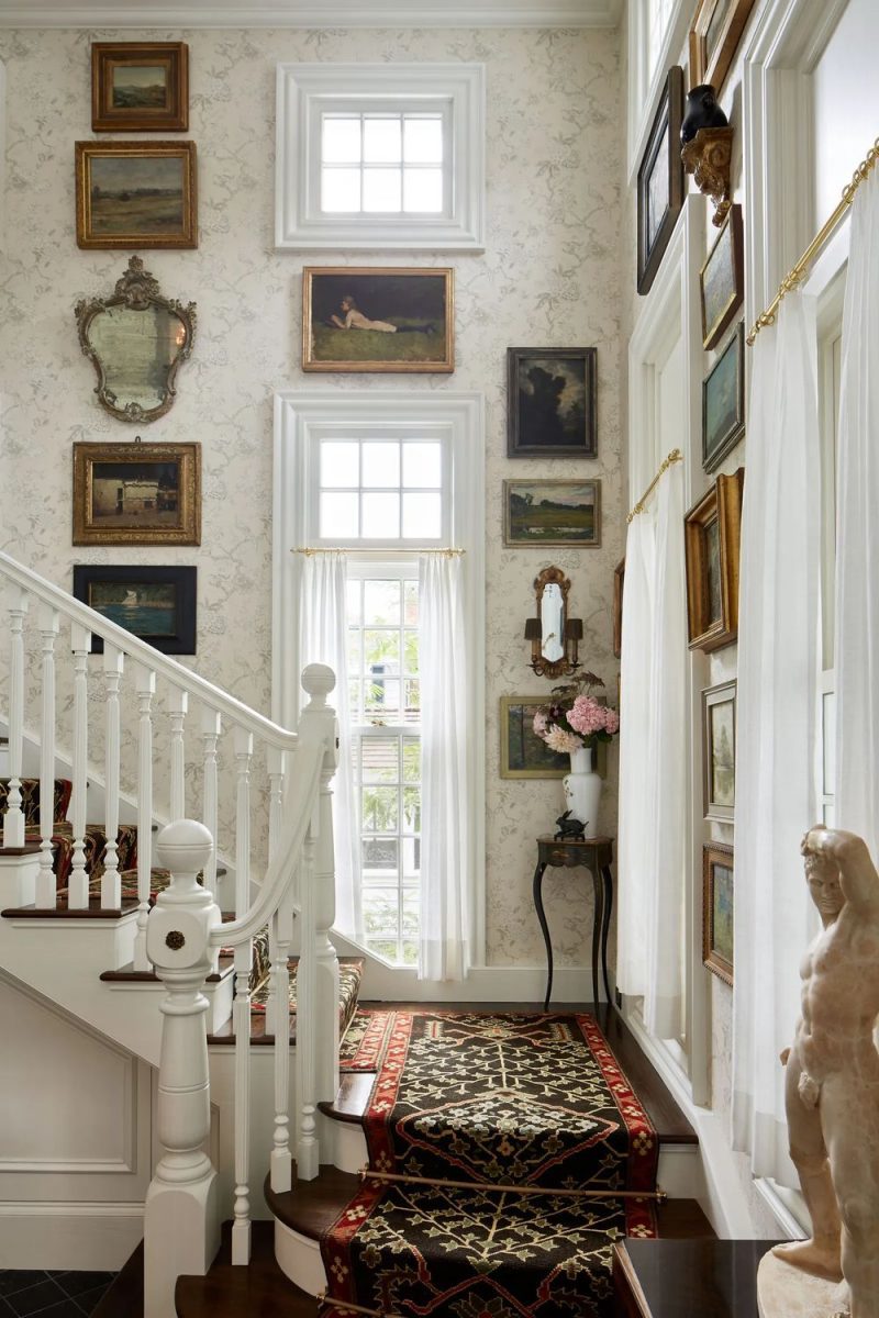 15 Traditional Staircase Design Ideas (+ How to Decorate Them)