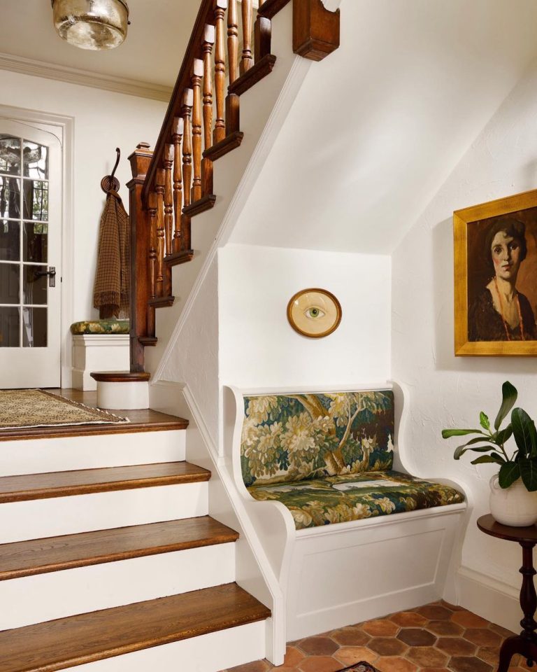 15 Traditional Staircase Design Ideas (+ How to Decorate Them)
