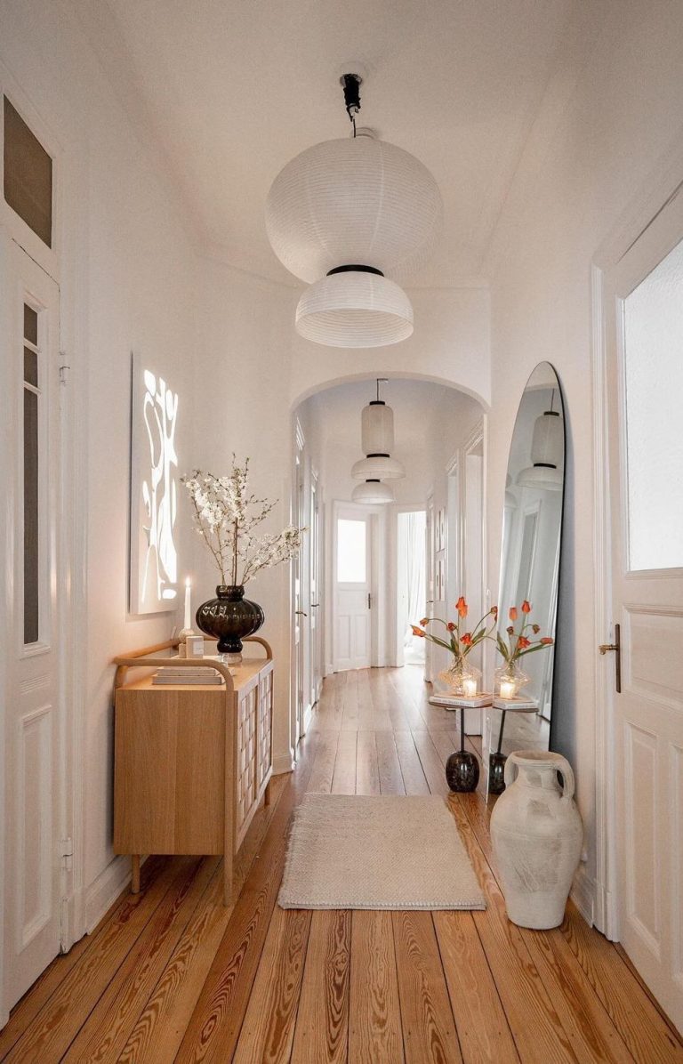 7 Charming Hallway Decorating Ideas