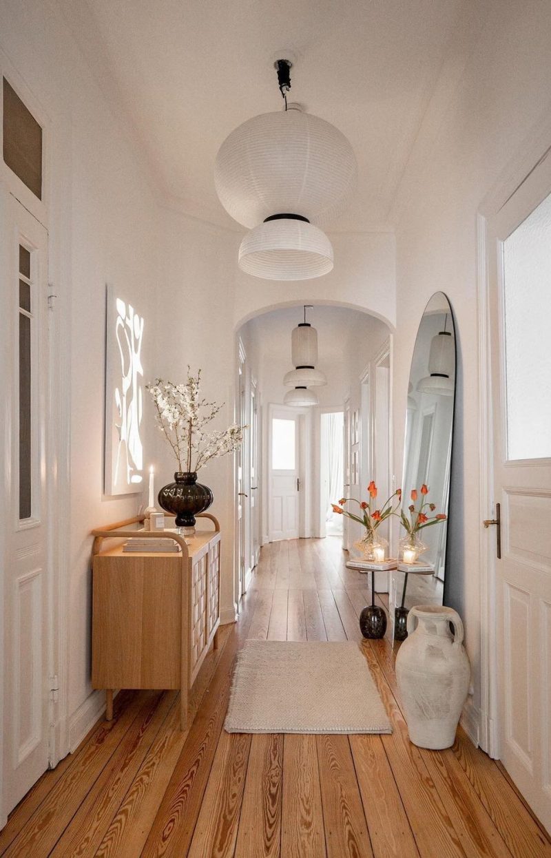 7 Charming Hallway Decorating Ideas