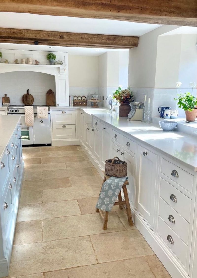 10 Beautiful Kitchen Flooring Ideas for Cozy, Modern Homes