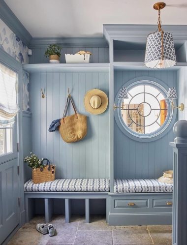 A Traditional Coastal Style Decorating Guide