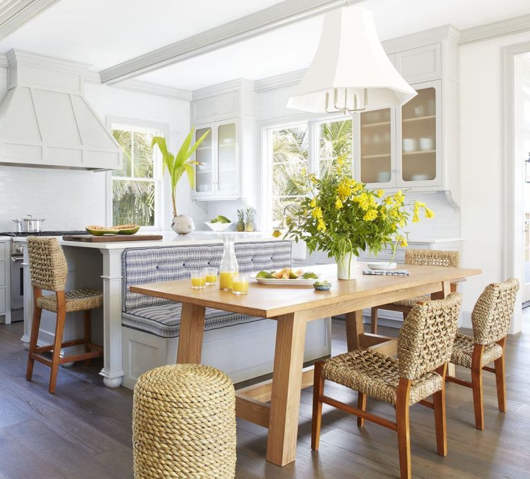 10 Tropical Breakfast Nooks to Start Your Beach Day